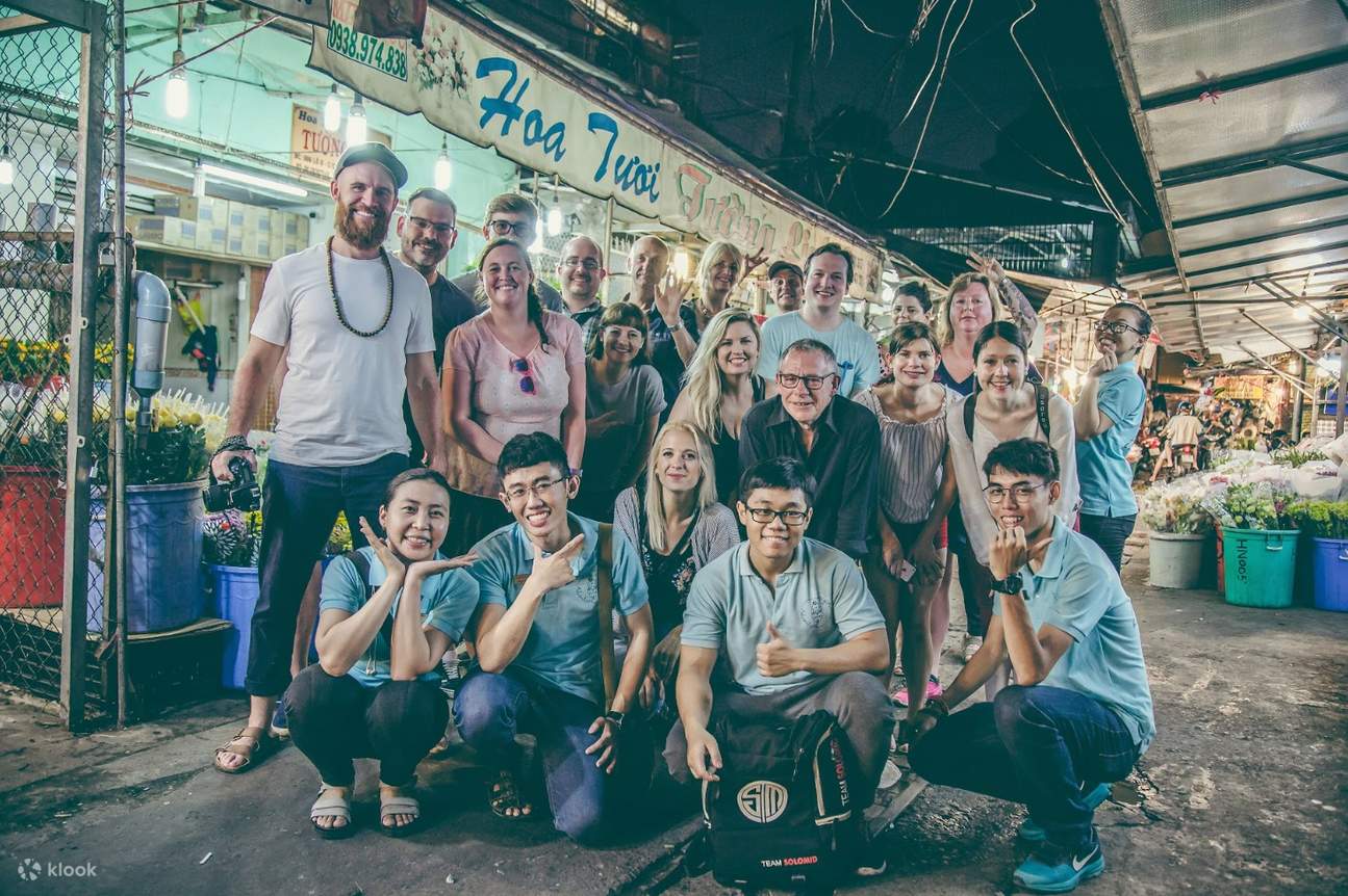 Lawatan Makanan Peribadi Ho Chi Minh dengan Bir Sejuk & Muzik Langsung ...