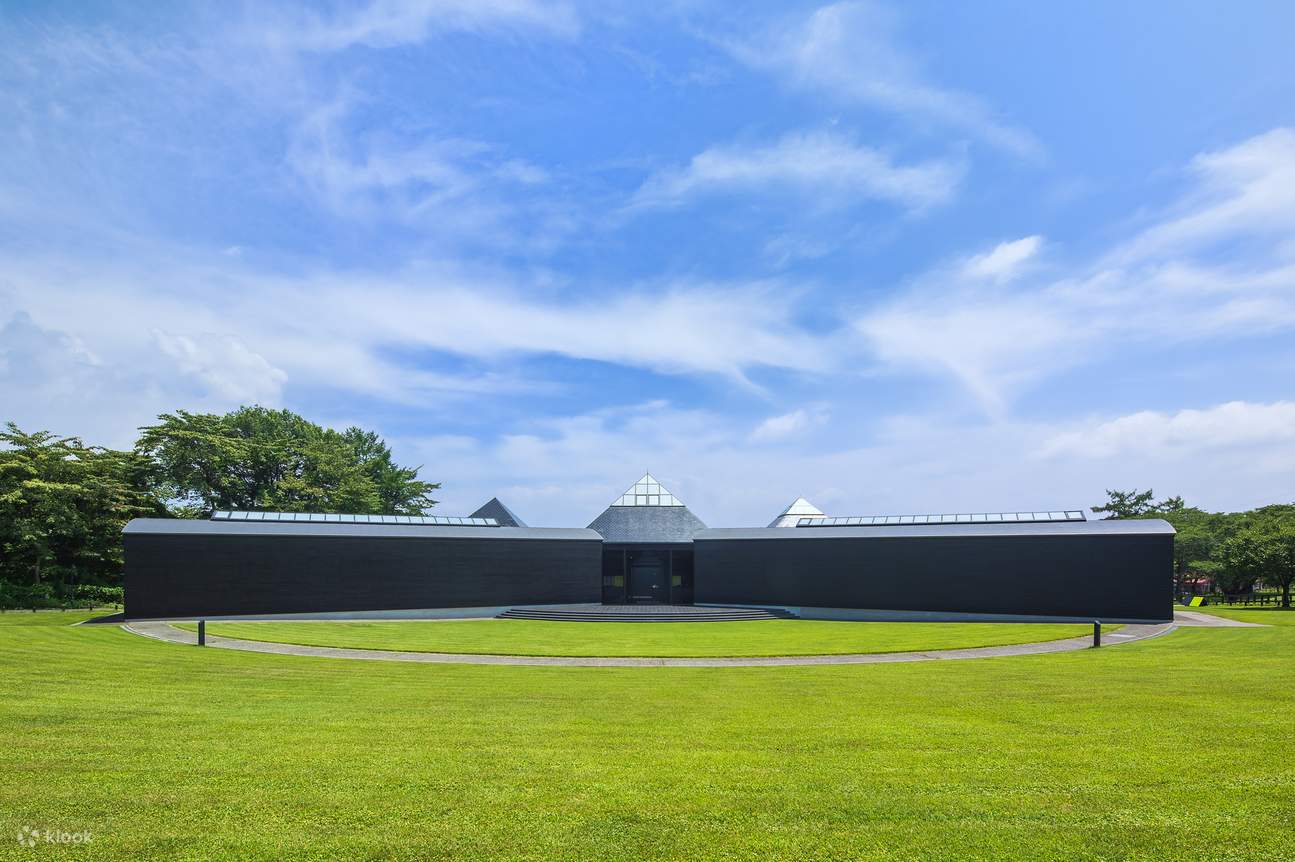 HARA MUSEUM ARC "Opposite the Sun Is Where the Blue Sky Lies: Works ...