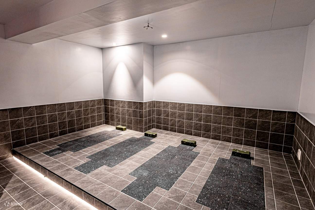 Taichung: Jing Lady Micro Hotel - Japanese Black Stone Rock Bath • Spa ...