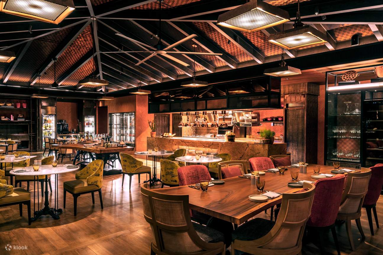 Luxurious Beachfront Resort Dining | Festive Buffet at Village Butcher ...