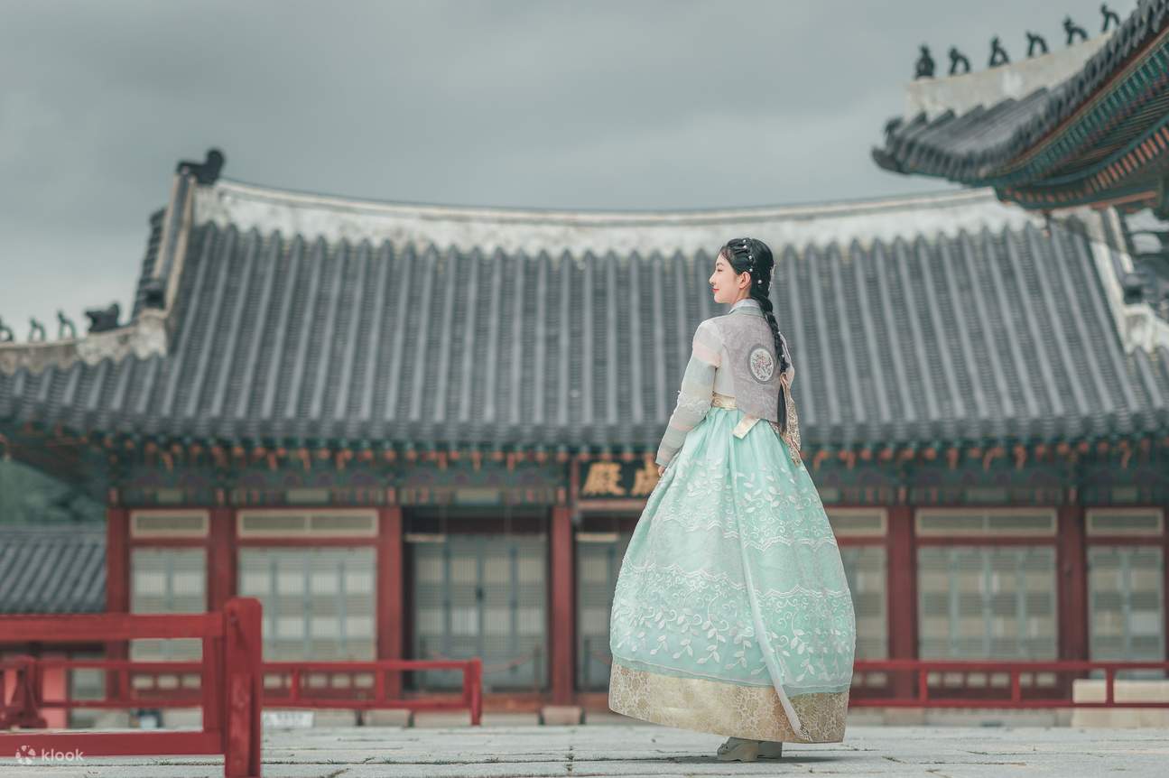 Hanbok rental at Gyeongbokgung Palace in Seoul - Klook