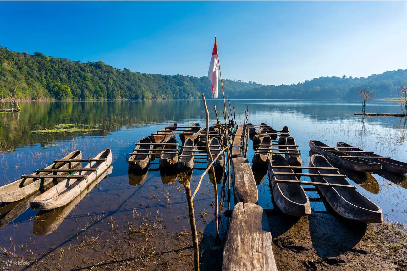 Pengembaraan Jeep Munduk: Matahari Terbit, Twin Lakes, dan Air Terjun ...