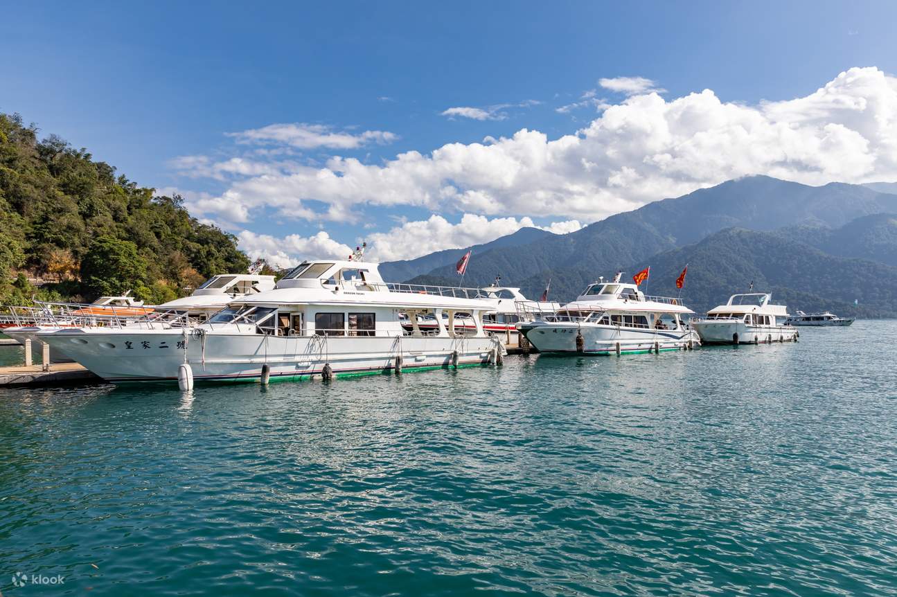 Bus Antar-Jemput Bersama antara Taichung dan Danau Sun Moon - Klook ...