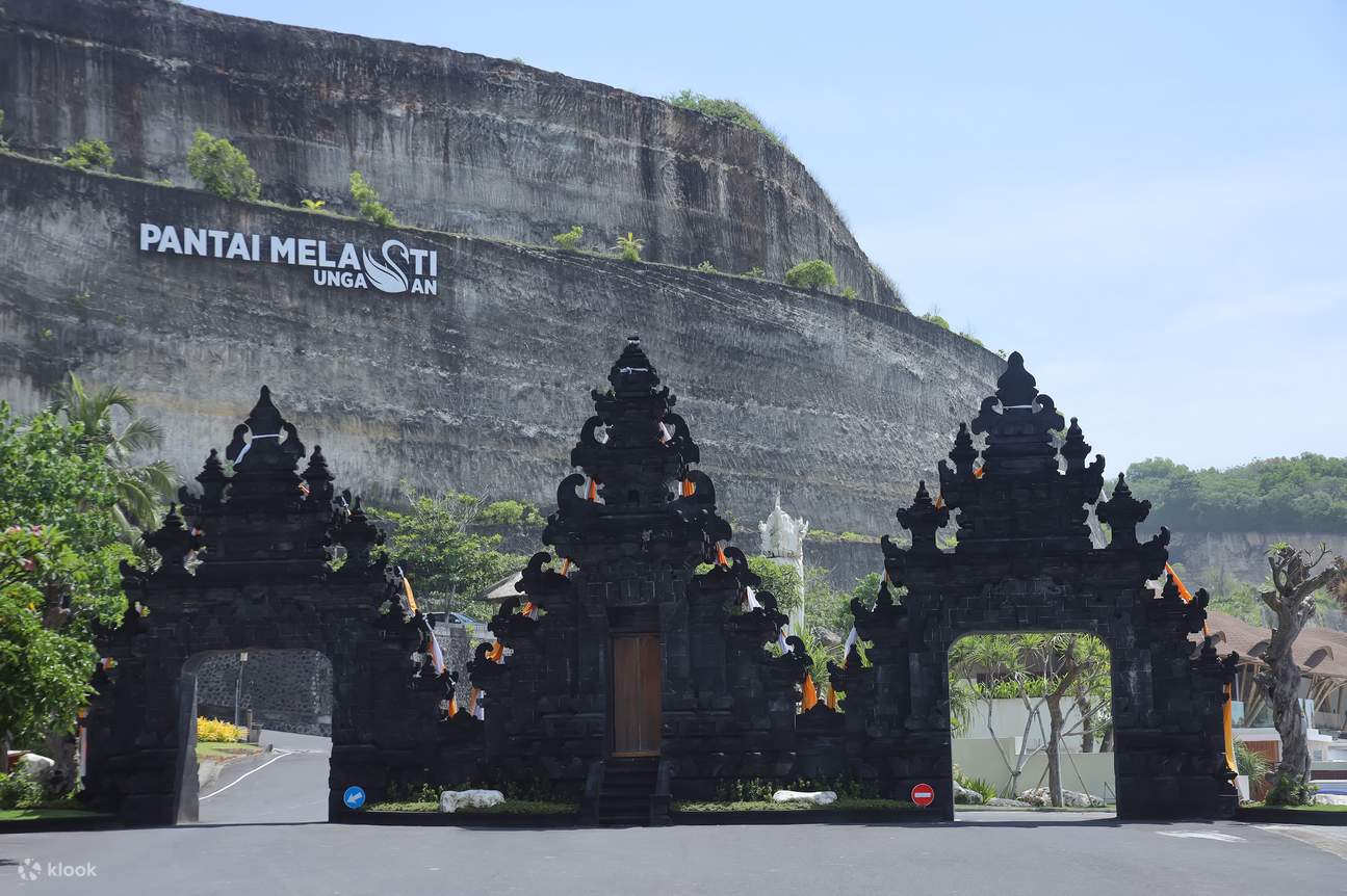 Tebing Tanah Barak, Garuda Wisnu Kencana & Malini Sunset Tour di Bali ...