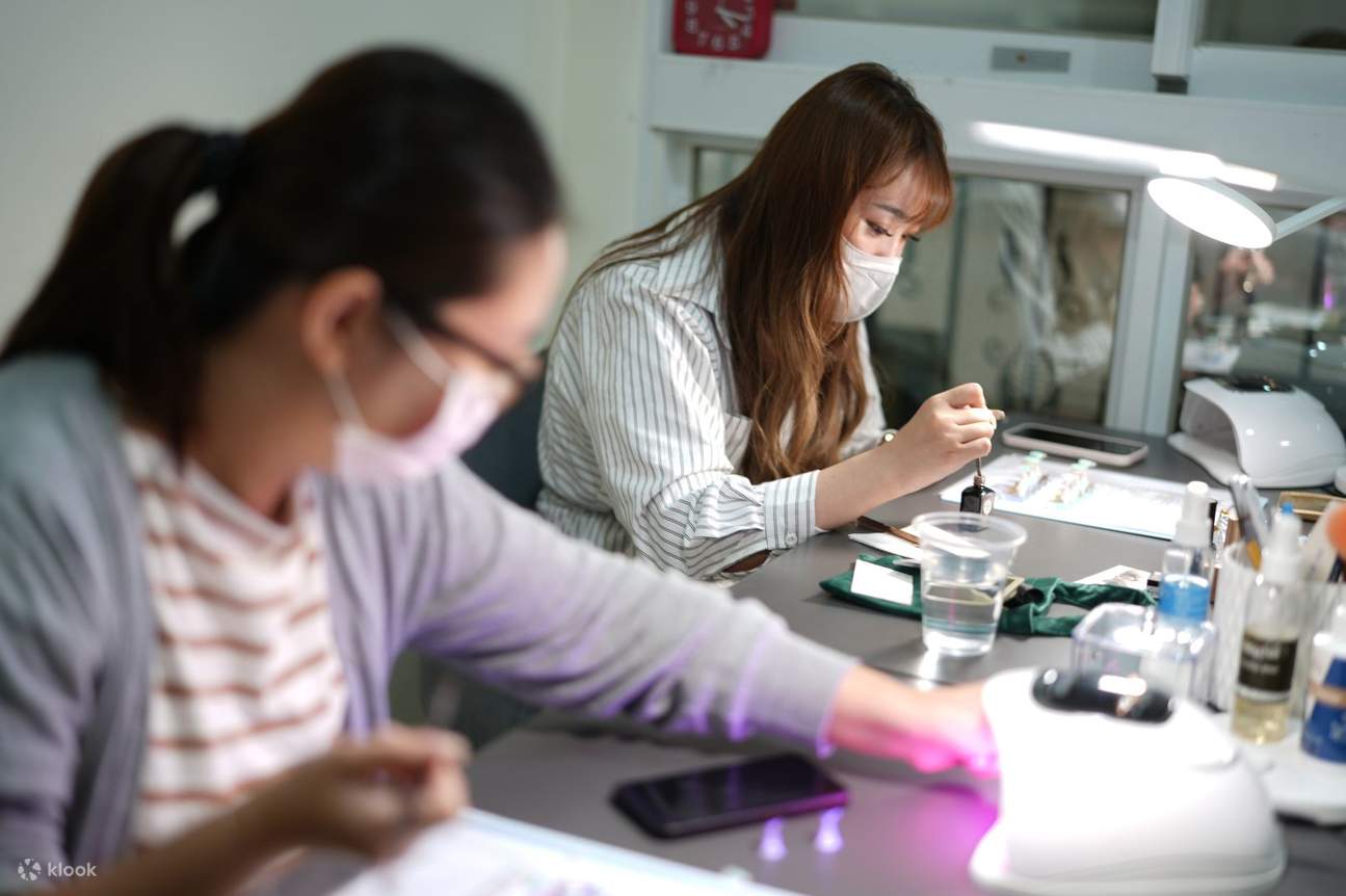 New Taipei: Wearing manicure patches DIY experience - Klook Singapore