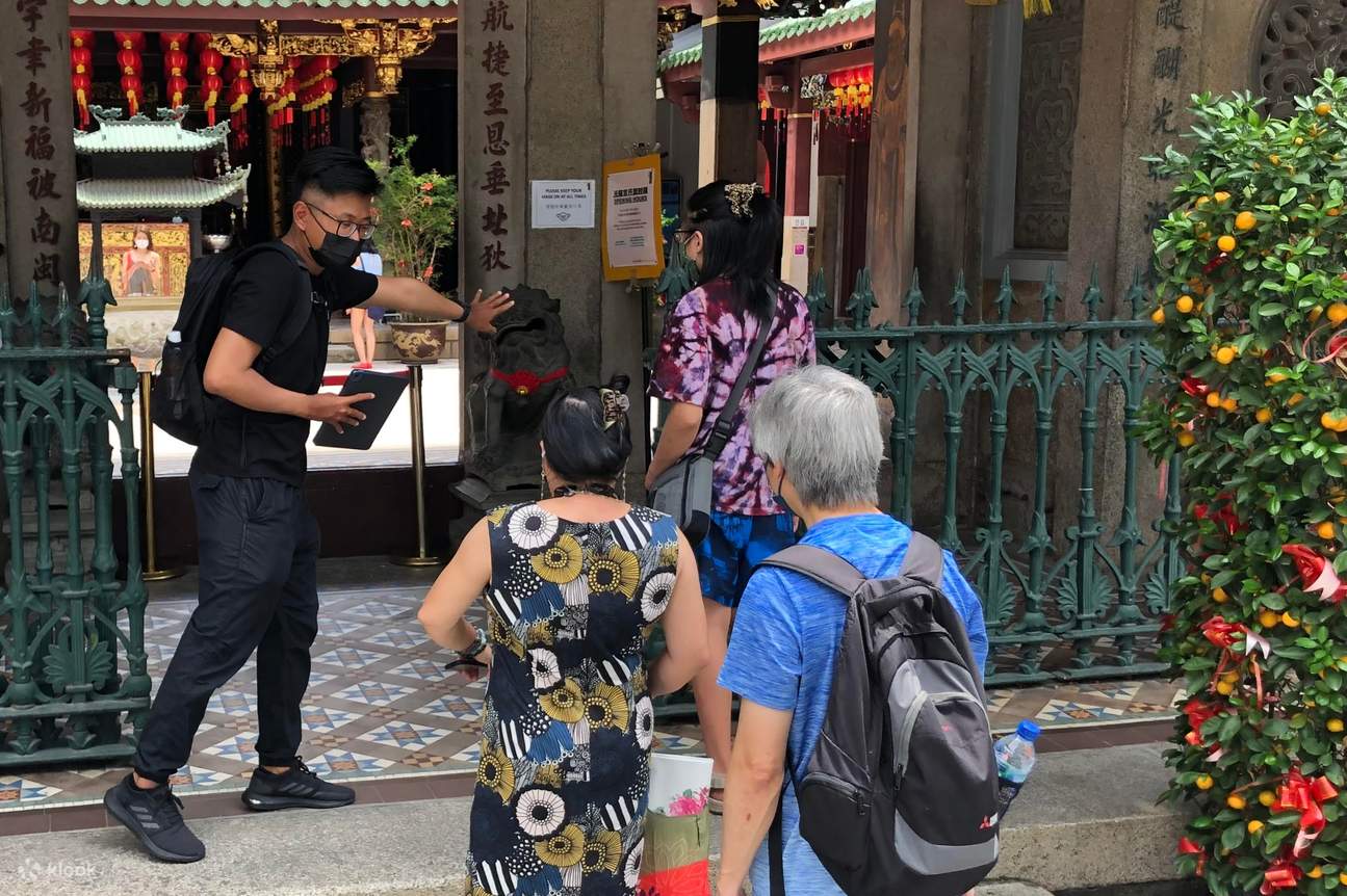 Singapore Time Travel: Past and Present Walking Tour - Klook