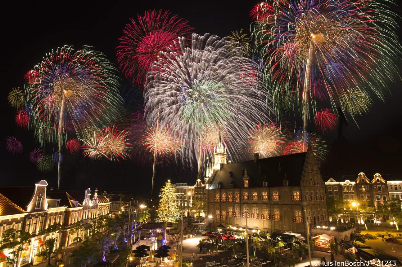 Huis Ten Bosch 1 Day Bus Tour From Hakata - Klook Singapore