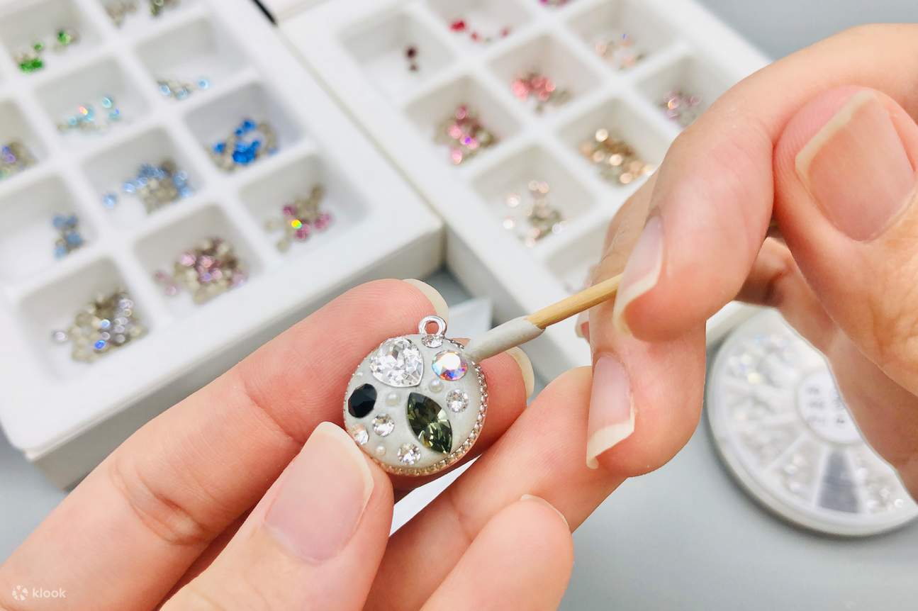 Taipei｜Crystal Diamond Round Pendant Long Chain DIY Handmade Course - Klook