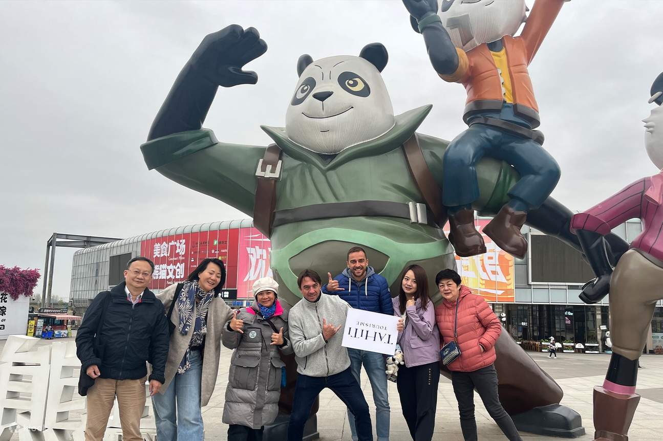 Chengdu Panda Base Professional Guided Tour (Optional Join-in Group ...