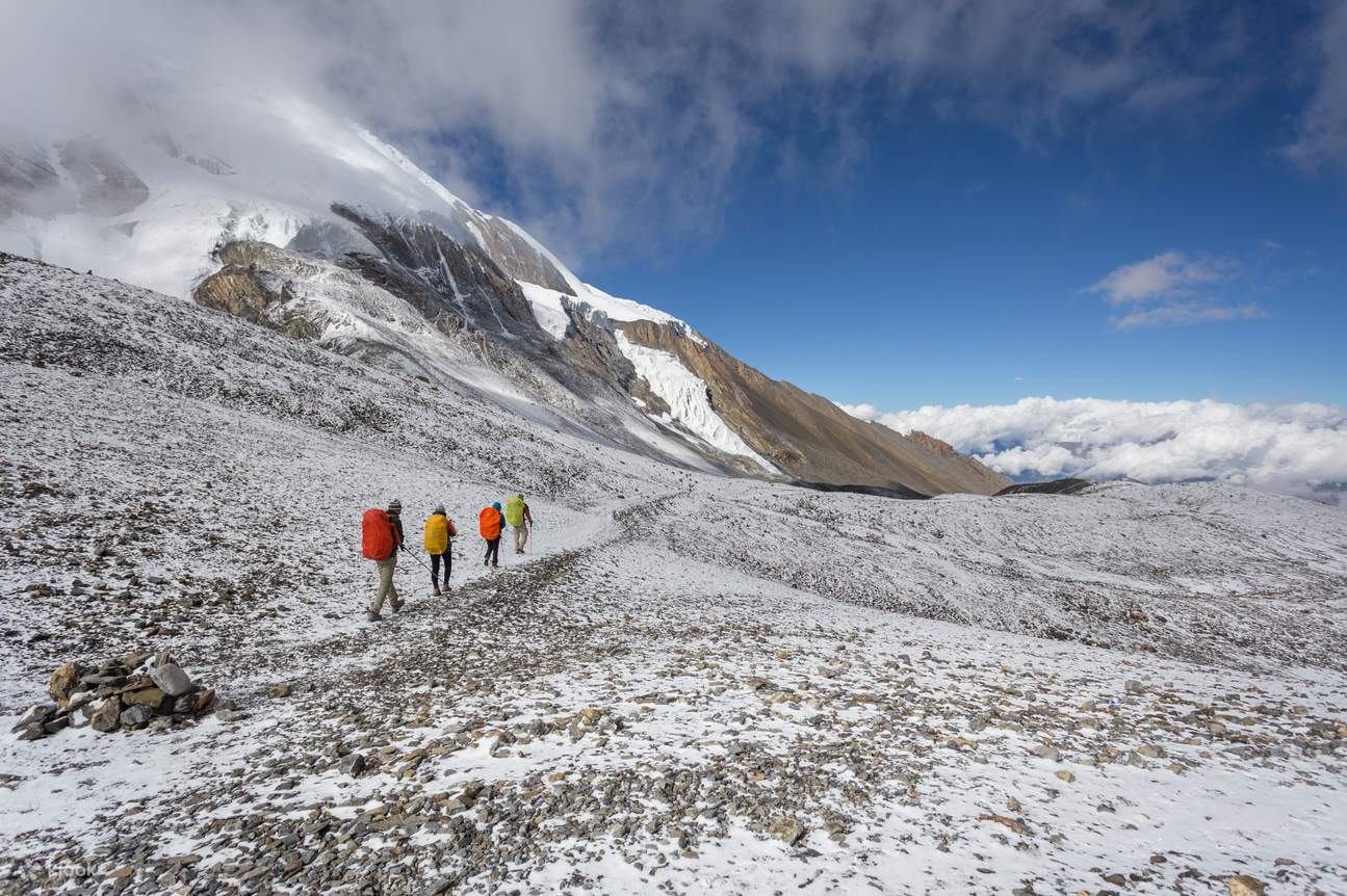 Explore the Majestic Thorong La Pass and Tilicho Lake on an ...
