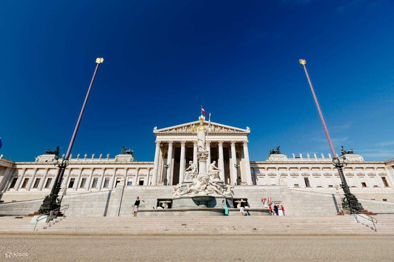 Tur Kota Wina dengan Istana Schoenbrunn Lewati Antrean - Klook Indonesia