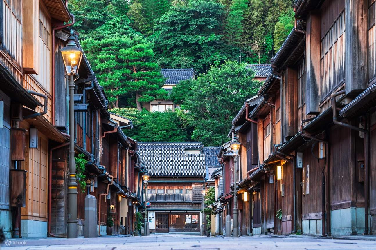 Kanazawa City, Teahouse Districts and Kanazawa Castle One Day Walking ...