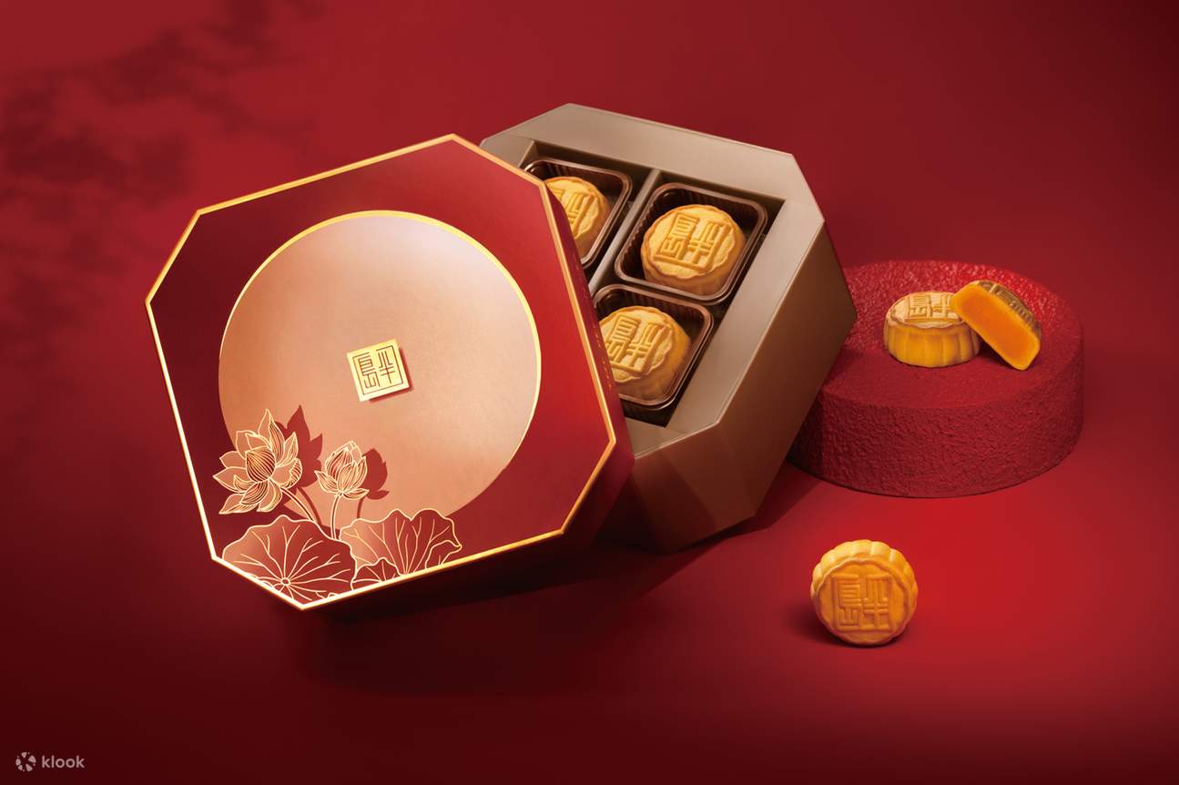 The Peninsula Hong Kong Mooncakes | Mini Egg Custard Mooncakes ...