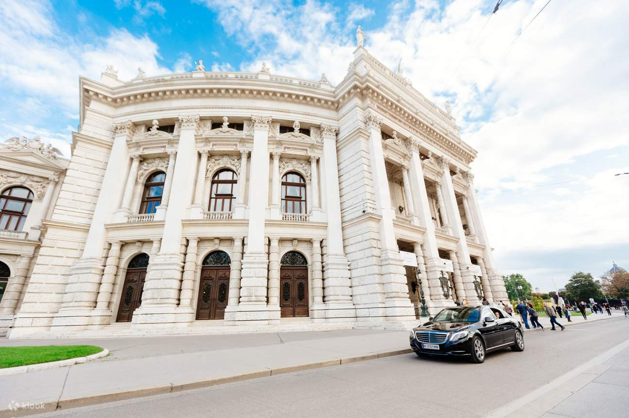 Tur Kota Wina dengan Istana Schoenbrunn Lewati Antrean - Klook Indonesia