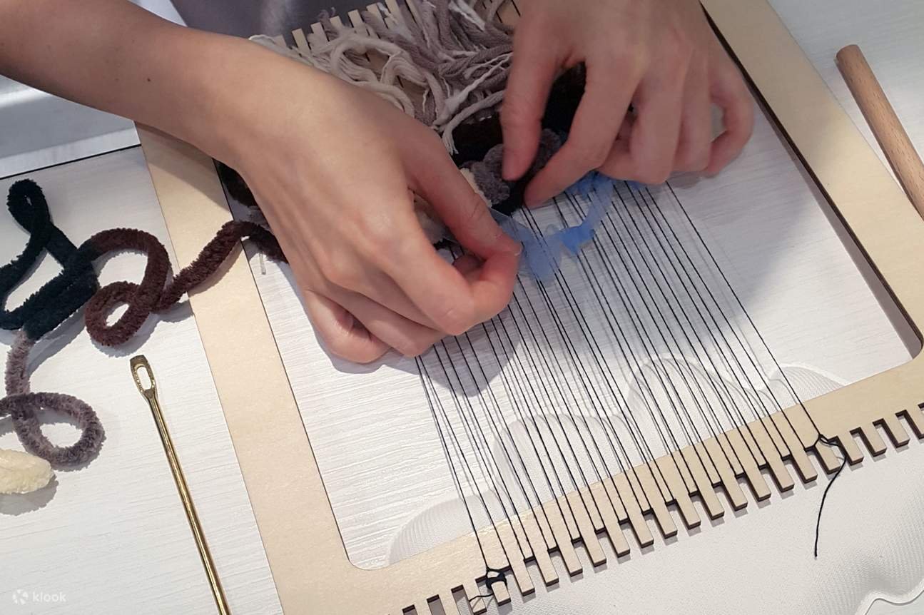 PMQ MODEMENT - SAORI Weaving Tapestry Workshop - Klook