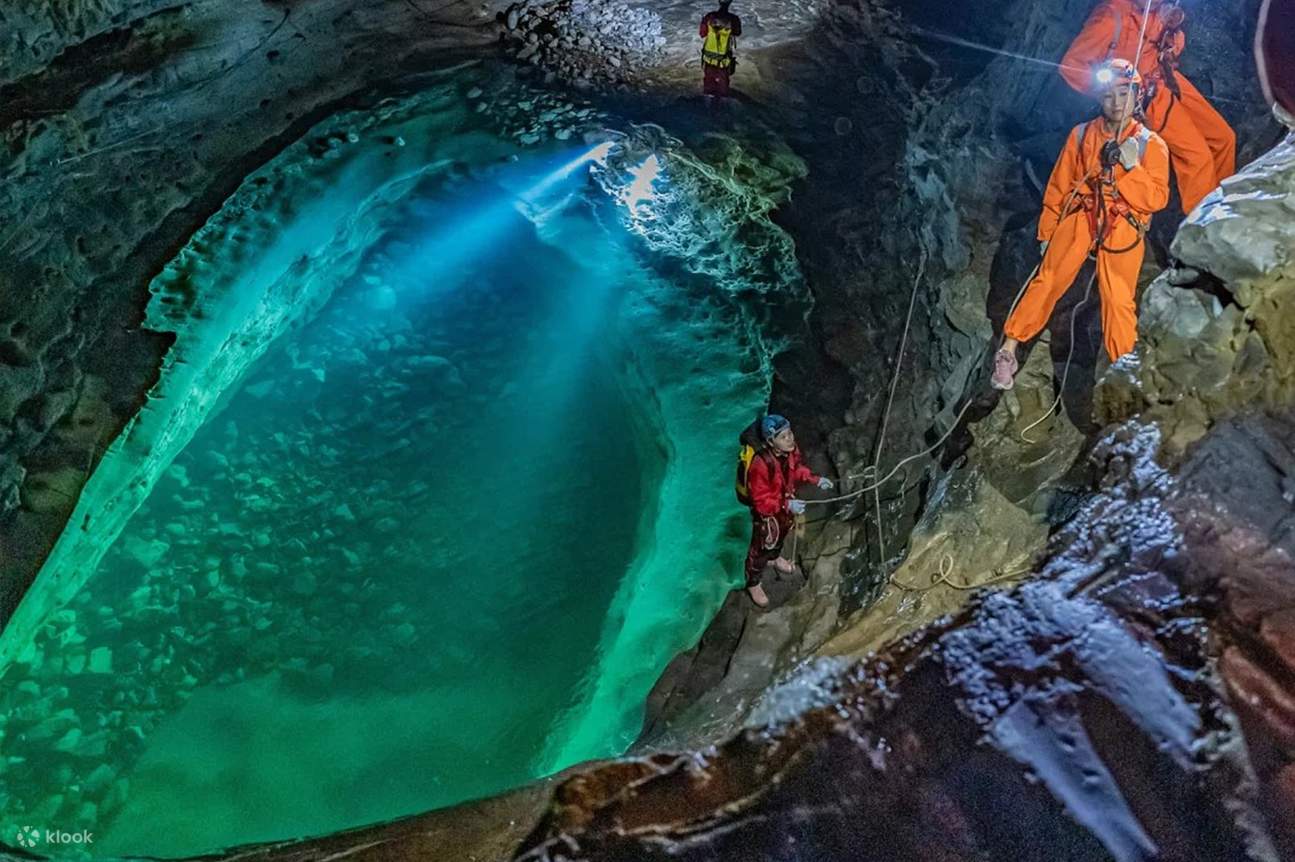 Guizhou Red Family 6-Day Tour (Pullman + Wujiang Village Miao King ...