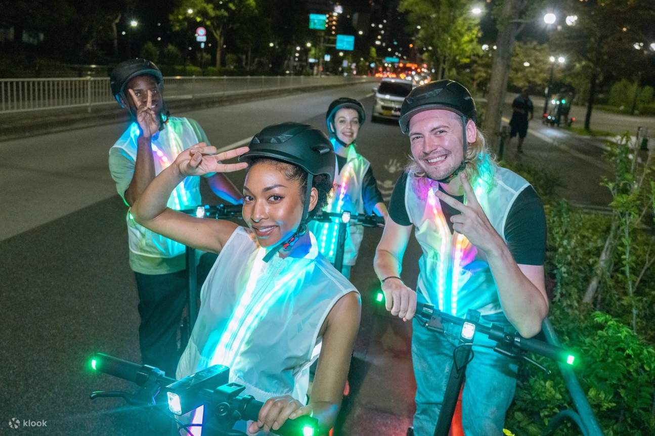 Visite nocturne de Tokyo en scooter électrique avec billet pour l ...