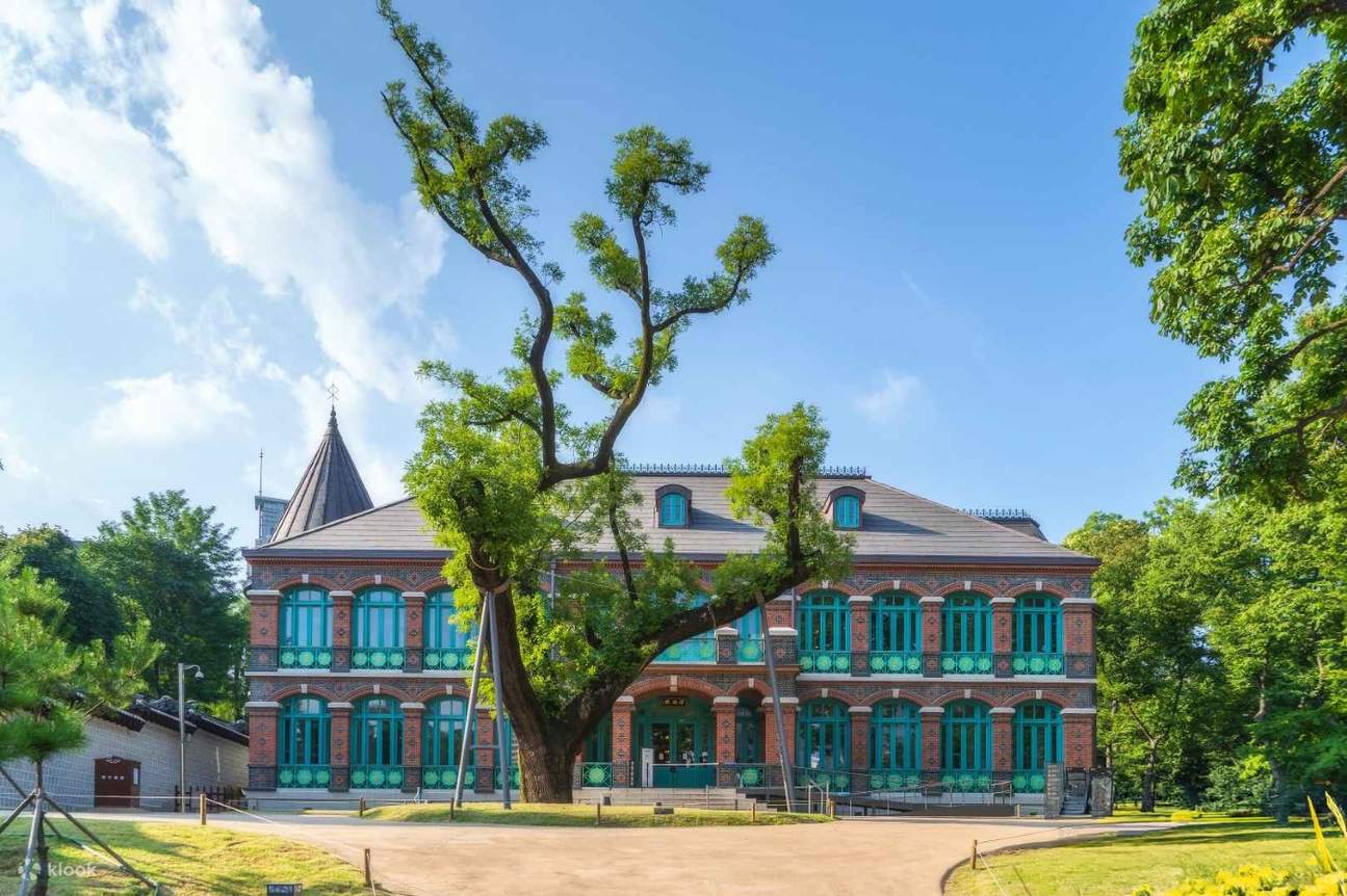 Docent-Guided Palace Tour - Klook Australia
