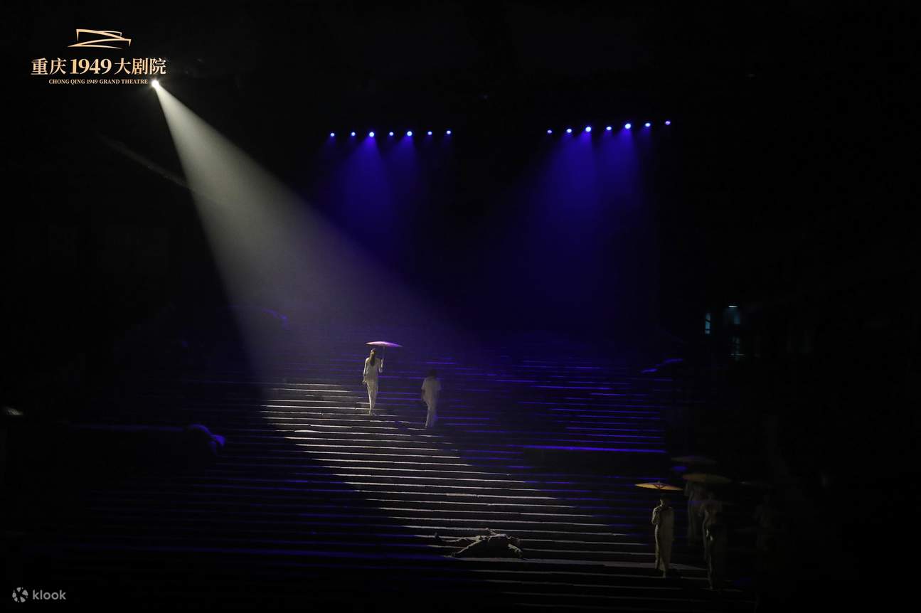 Chongqing 1949: A must-see performance at Hongyan in Chongqing, with 360-degree rotating ...