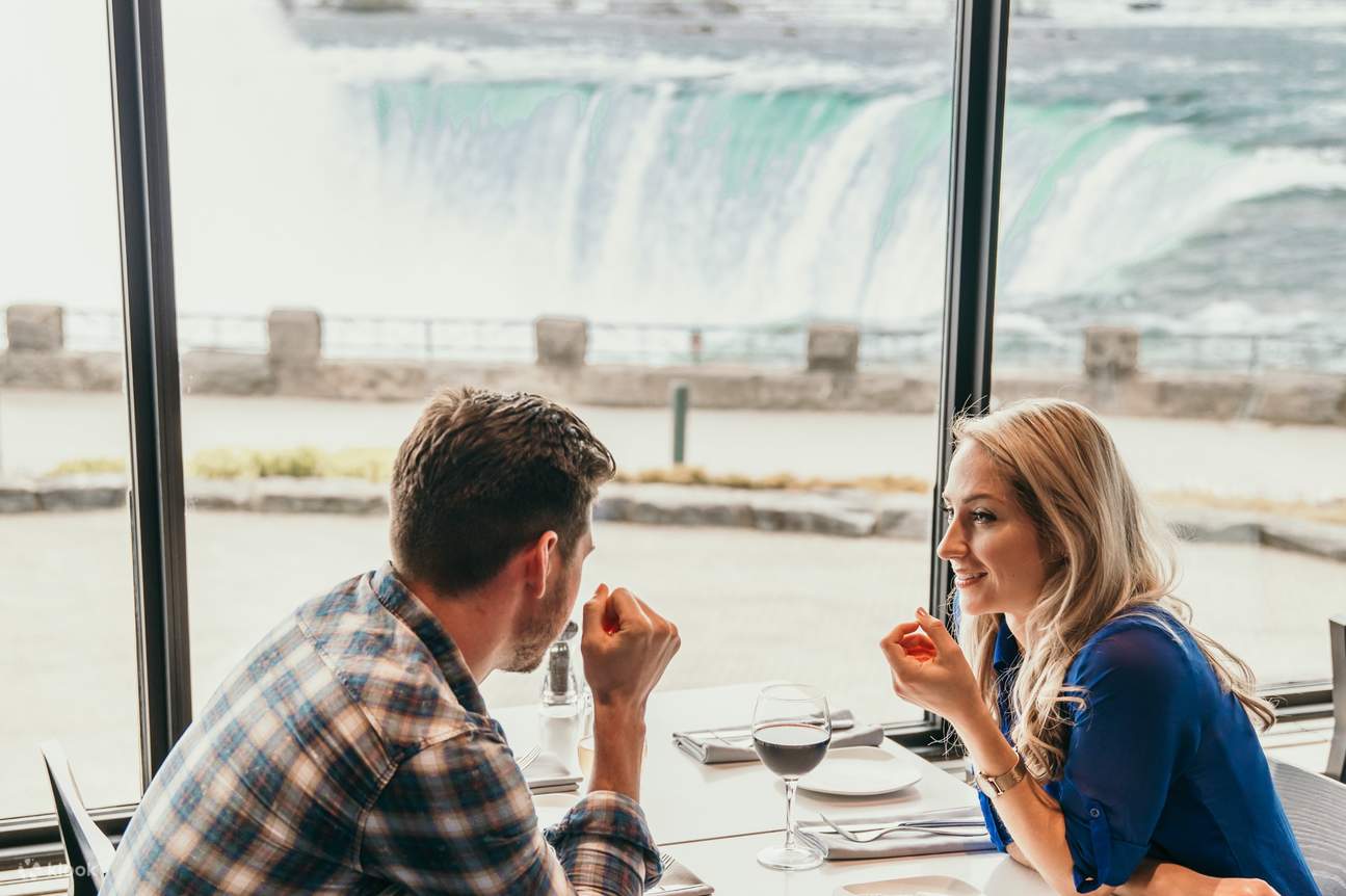 Pencahayaan VIP, Makan Malam dan Bunga Api di Air Terjun Niagara ...