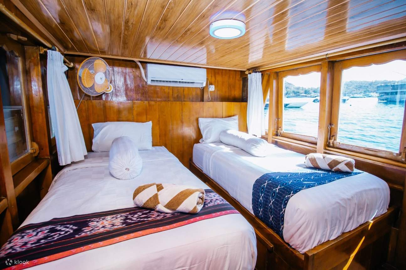One Day Private Cruise with Semi Phinisi Boat from Labuan Bajo - Klook