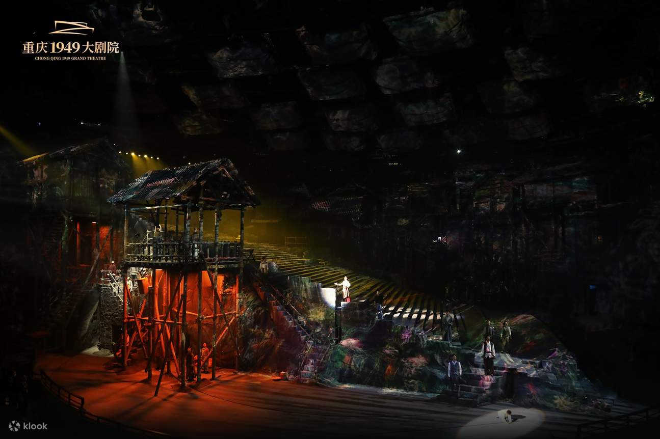 Chongqing 1949: A must-see performance at Hongyan in Chongqing, with 360-degree rotating ...