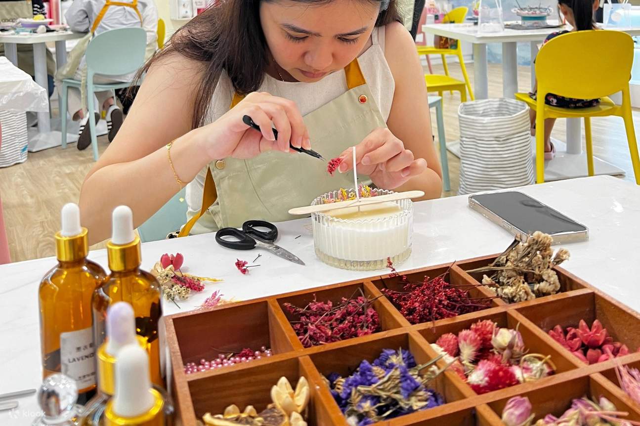 COCOART Slime & Art Workshops at Marina Square - Klook Hong Kong