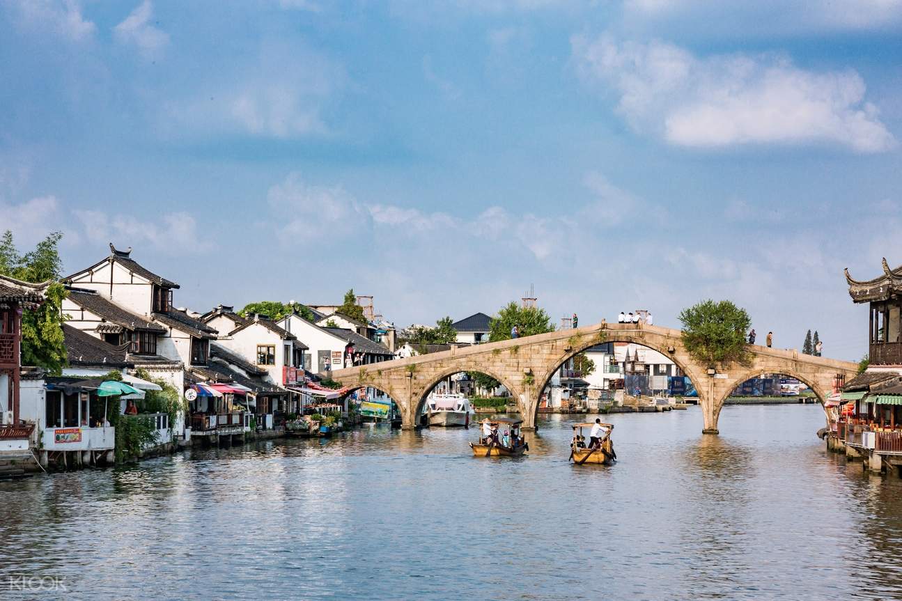 Shanghai VIP Highlights Tour with Zhujiajiao Water Village - Klook US