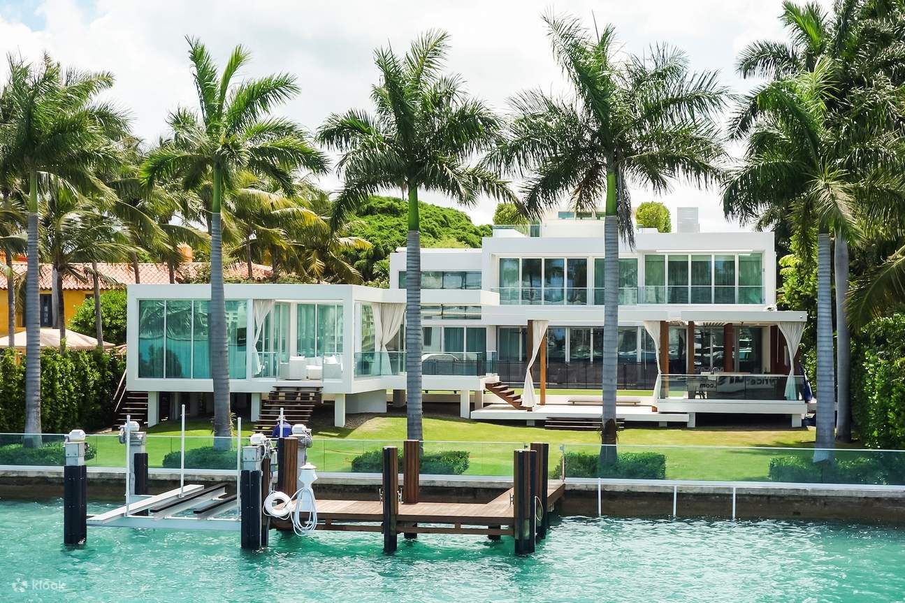 Recorrido en crucero por el horizonte de Miami, las casas millonarias ...