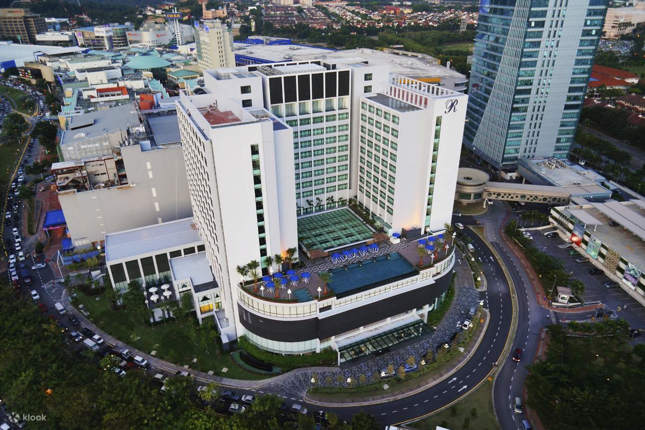 Royale Chulan Damansara with Breakfast & Dinner - Klook