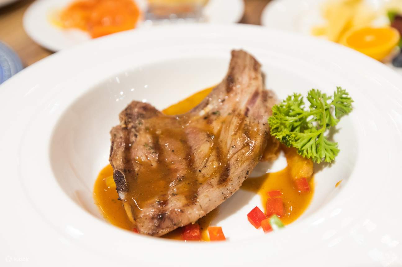 The Berkeley Dining Room in The Berkeley Hotel Pratunam - Klook