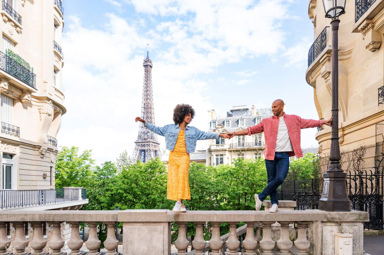 Captivating Eiffel Tower Photoshoot | Unique Paris Photography - Klook