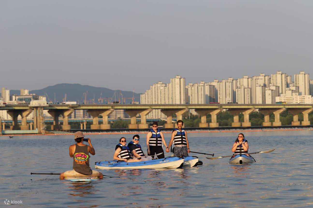 Stand Up Paddle Board (SUP) dan Aktiviti Kayak di Sungai Han - Klook ...
