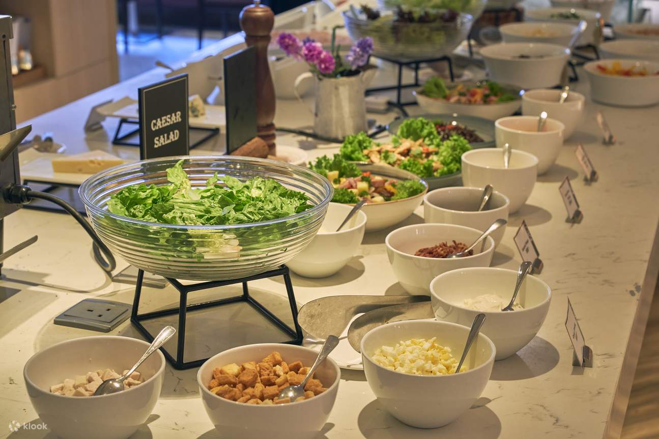 MoMo Cafe Buffet at Courtyard by Marriott Hong Kong in Sai Ying Pun ...