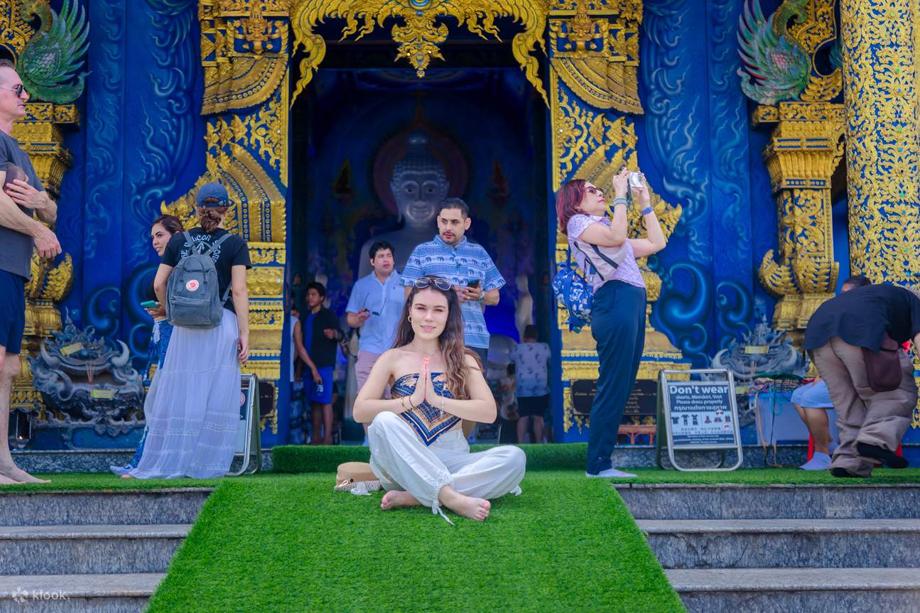 Discover White Temple, Black House & Blue Temple from Chiang Mai - Klook