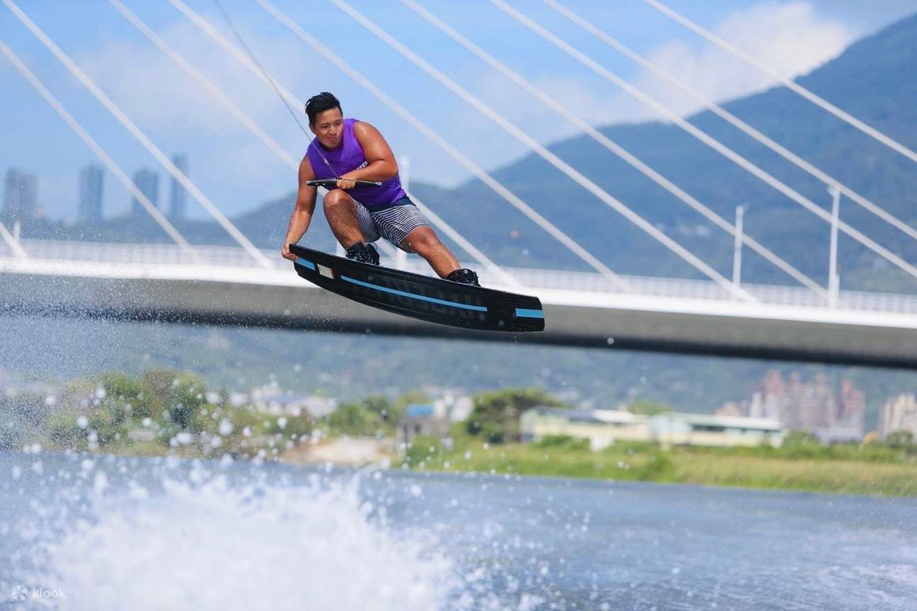 Taipei｜Happy Water Ski School｜Pengalaman papan lebar - Klook Indonesia