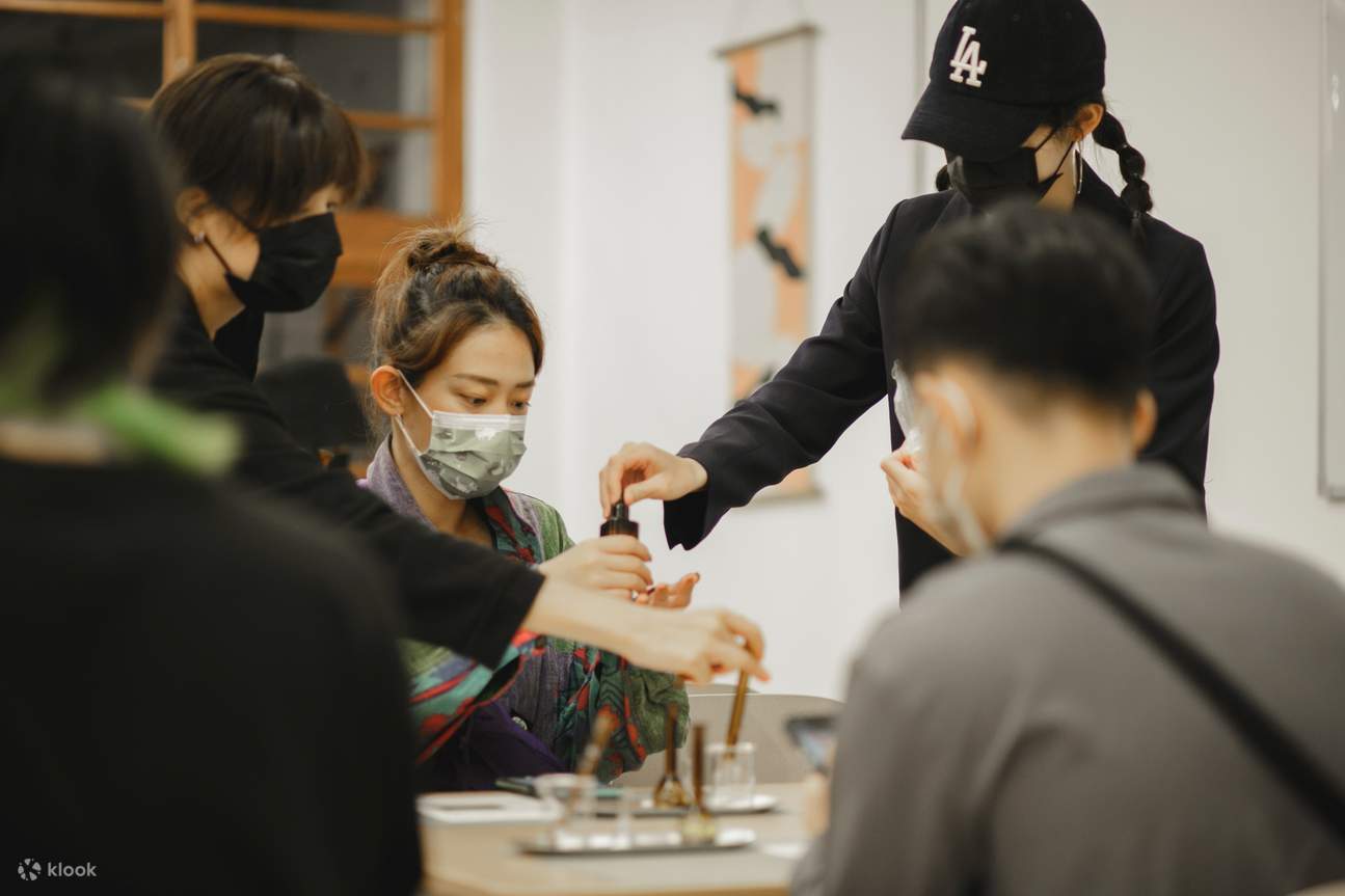 Dadaocheng, Taipei: Skin Conditioning Oil DIY Experience - Klook Malaysia