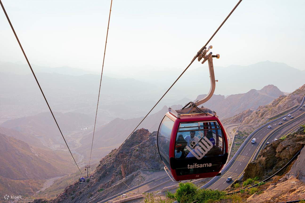Mendaki di Tengah Pegunungan Taif - Klook Indonesia