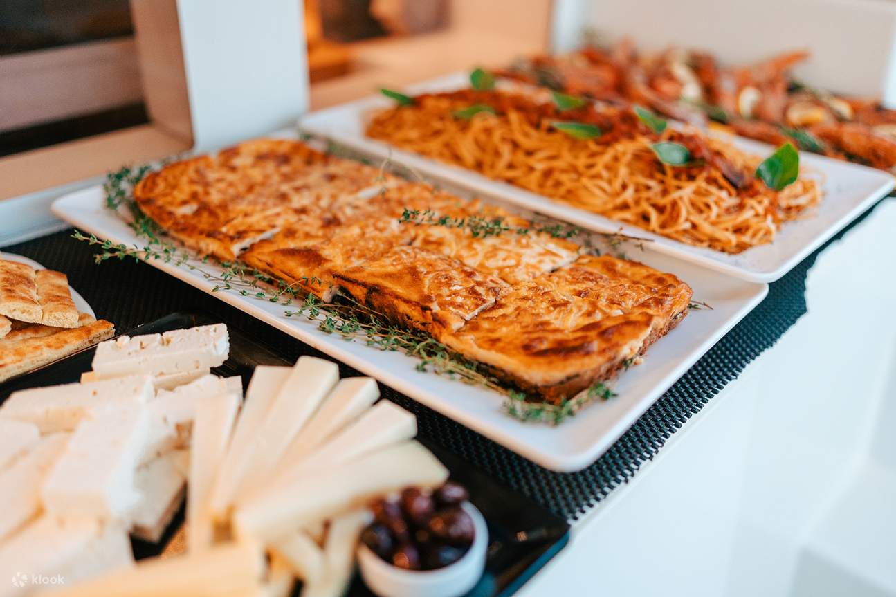 Santorini: Luxury Sunset Cruise with Dinner, BBQ, and Drinks - Klook India