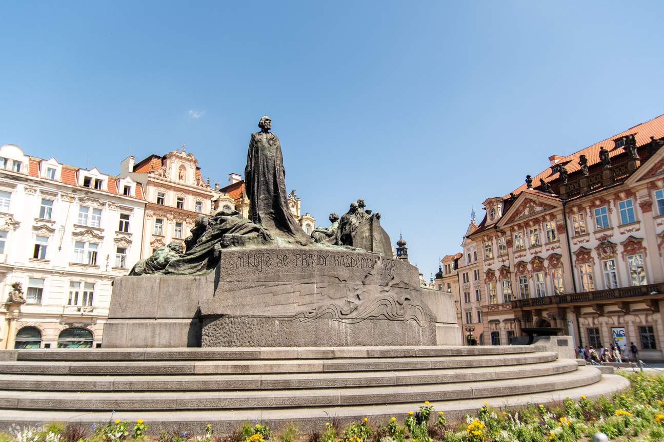 Prague Old Town, Charles Bridge & Prague Castle Walking Tour - Klook ...