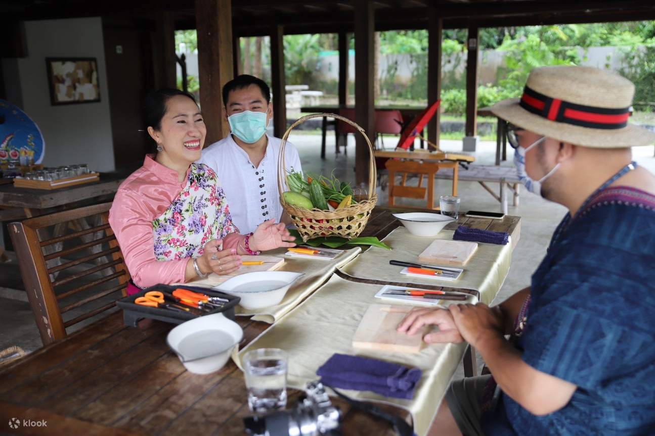 Bergabunglah Dalam Seni Ukir Buah Dan Sayur Oleh Pengrajin Lokal di ...