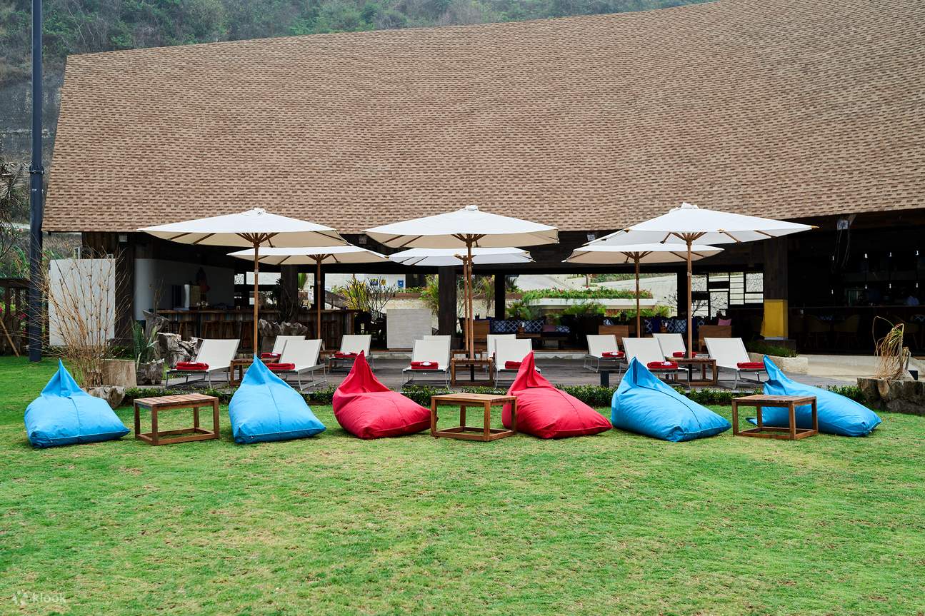 Day Pass at Roosterfish Beach Club Bali - Klook