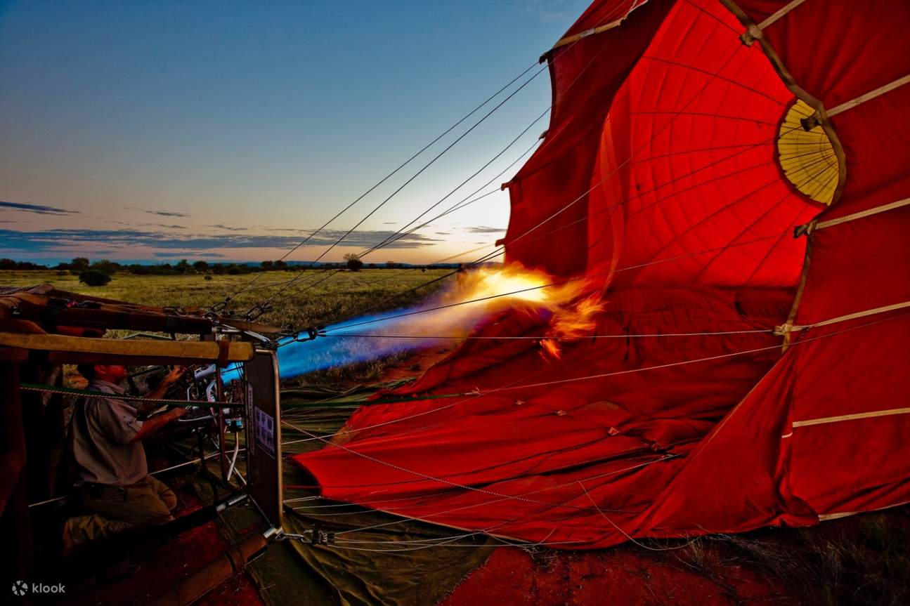 Esperienza in mongolfiera nell'entroterra di Alice Springs - Klook ...