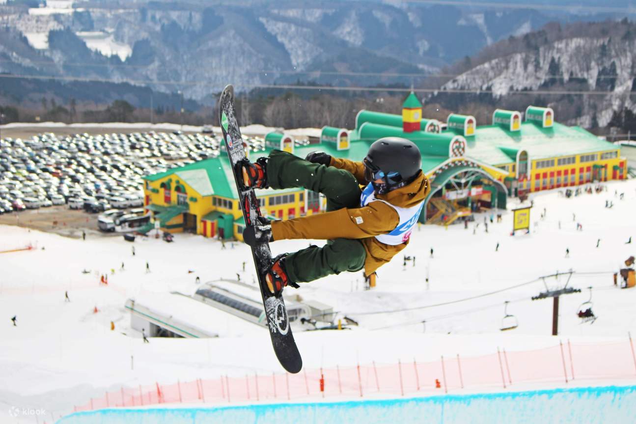 Takasu Snow Park 1-DAY Lift Ticket & Round-Trip Bus from Nagoya - Klook