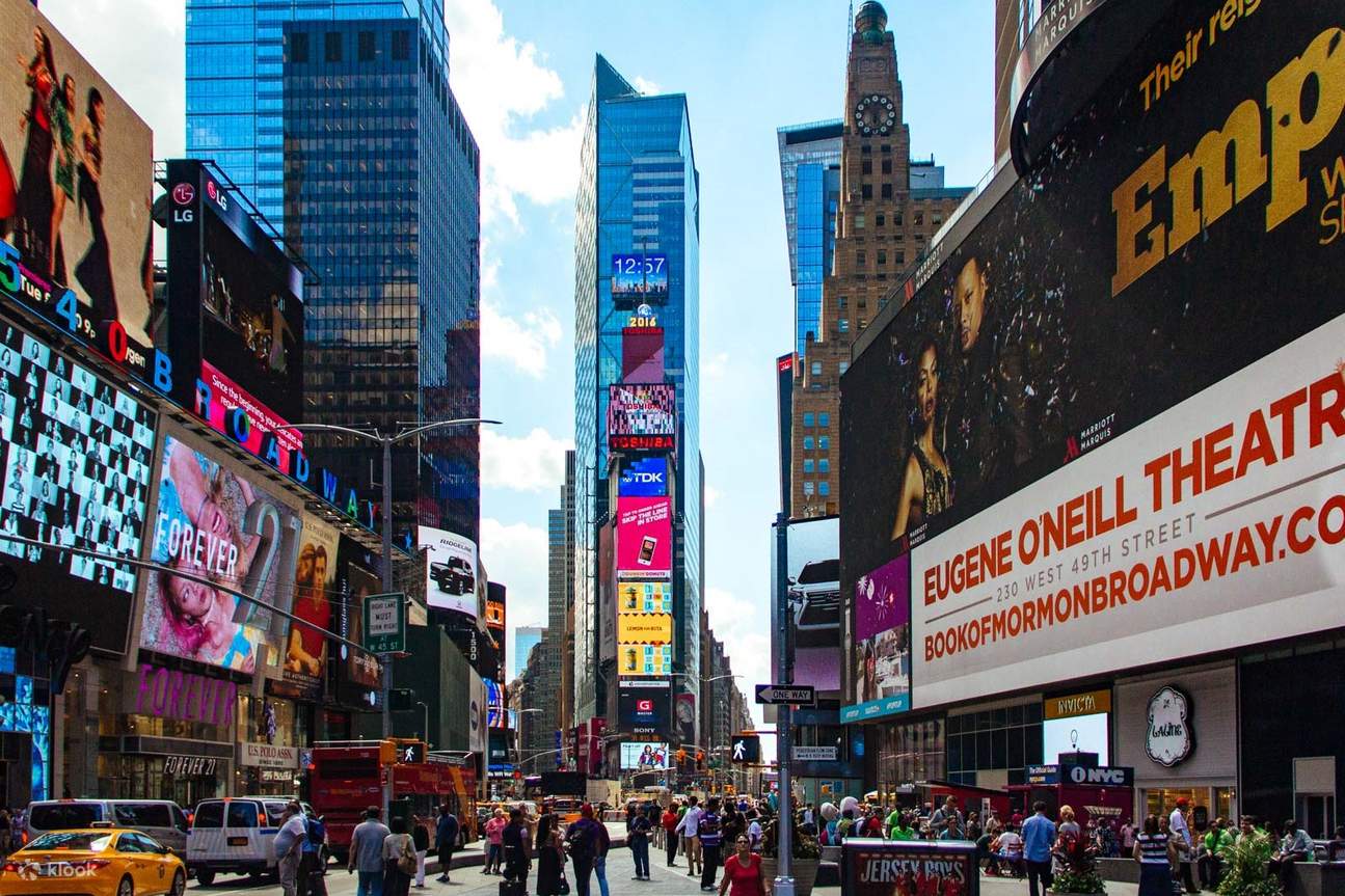 New Yorker Broadway- und Times Square-Insider nehmen an der Führung ...