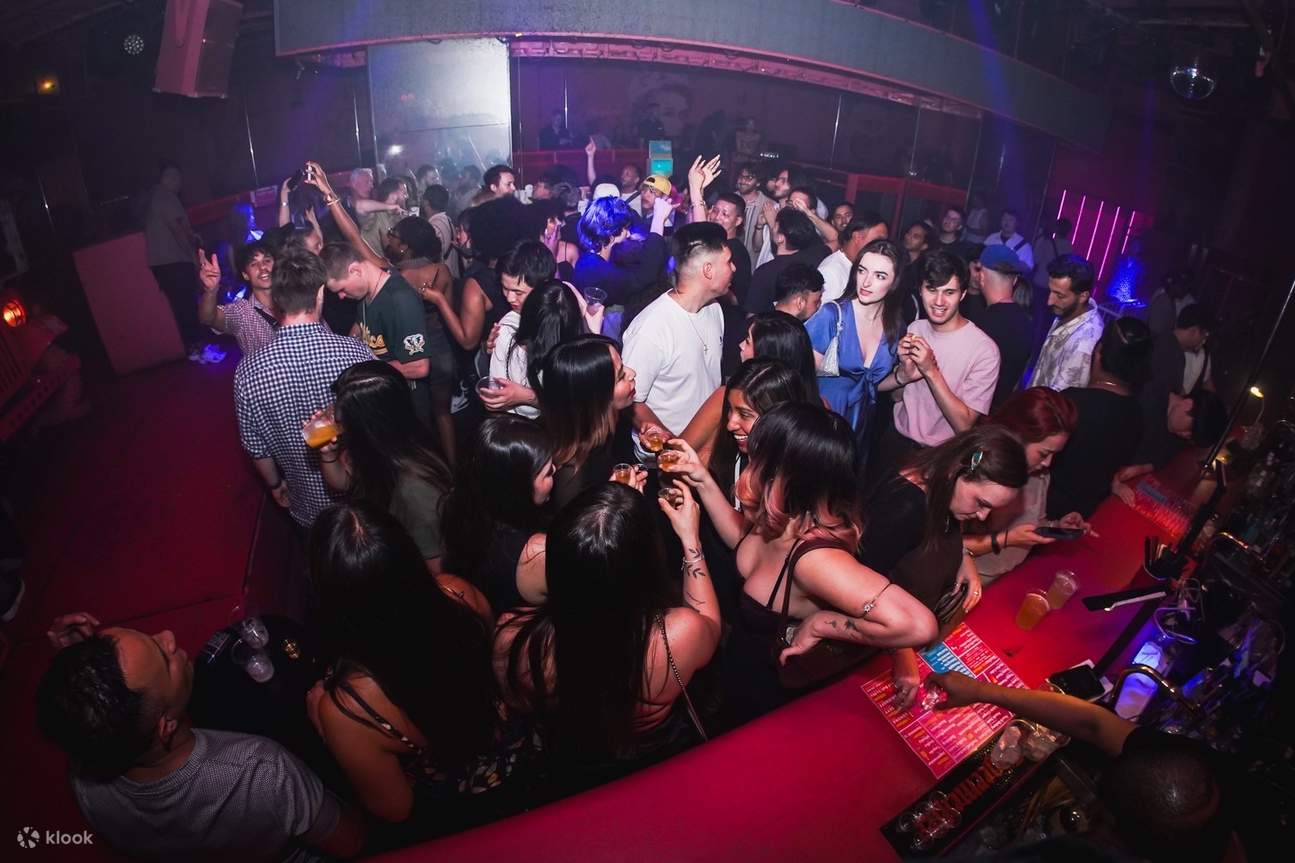 Experience the world of pink with your whole body: Japan's only VIP ...