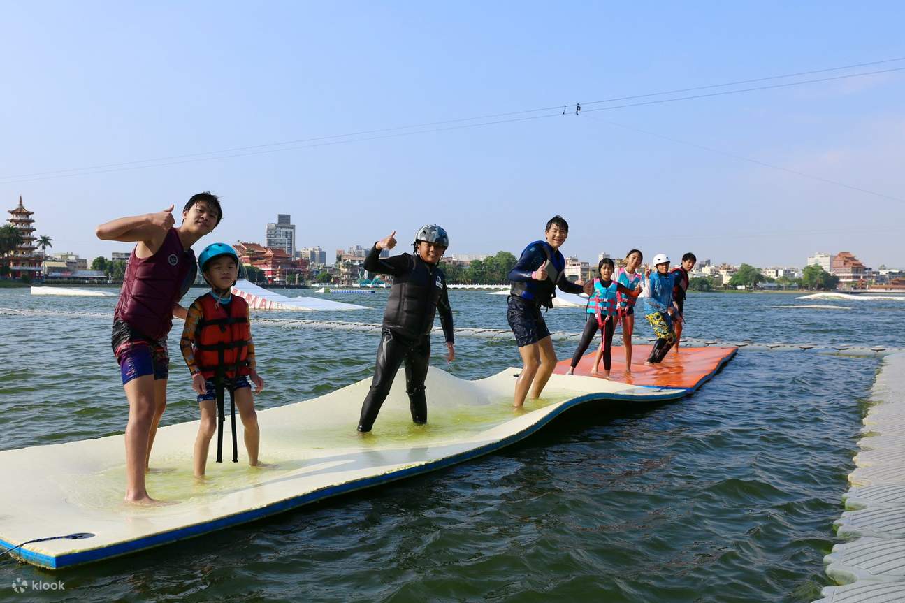 Kaohsiung: Liantan Water Skiing Theme Park Cable Water Skiing (Free SUP ...