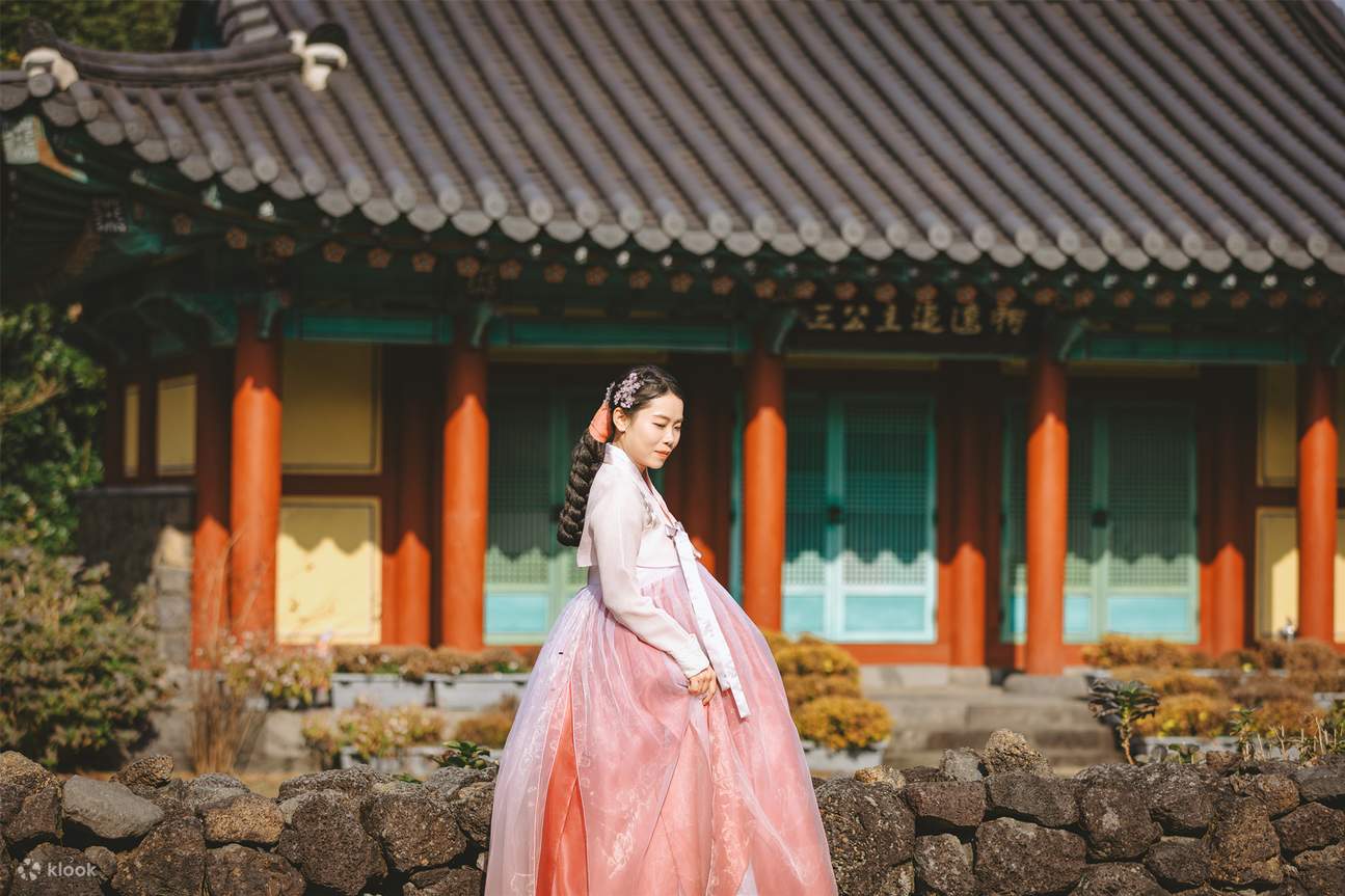 Pengalaman Pemotretan Luar Ruangan dengan Hanbok Tradisional di Pulau ...