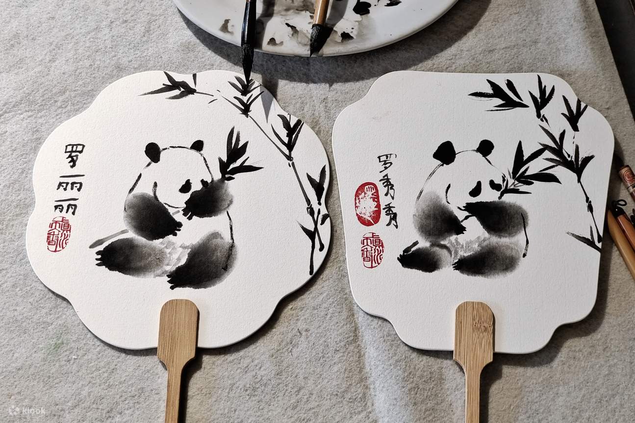 Experience the traditional culture of old Beijing and paint fans next ...