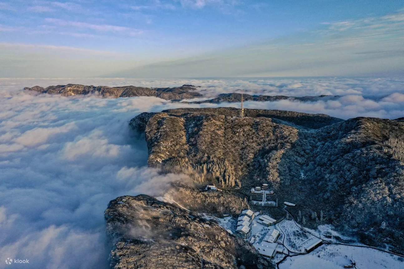 Jelajah Sehari Dunia Ais dan Cerita Dongeng Salji Chongqing Jinfo (Naik dan turun laluan kabel ...